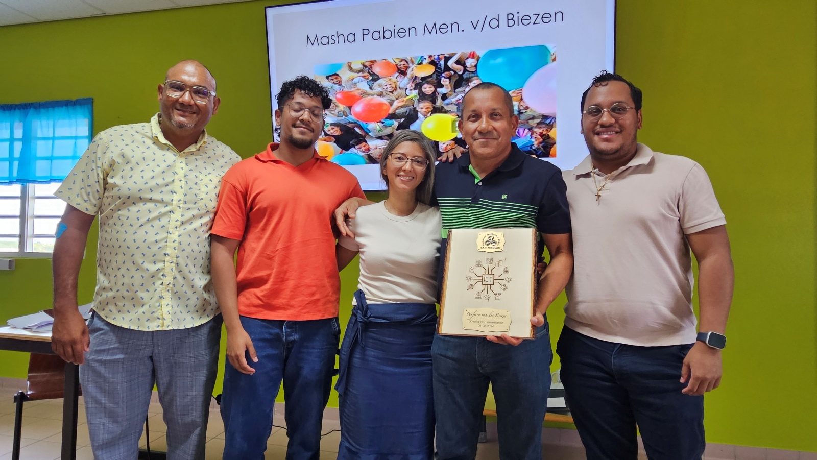 Meneer Porfilio van der Biezen a cumpli 30 aña na EPB San Nicolas