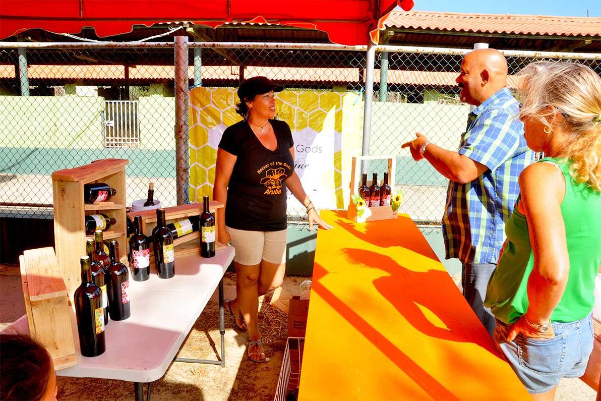 Mercado Santa Rosa lo ta diadomingo 25 di September