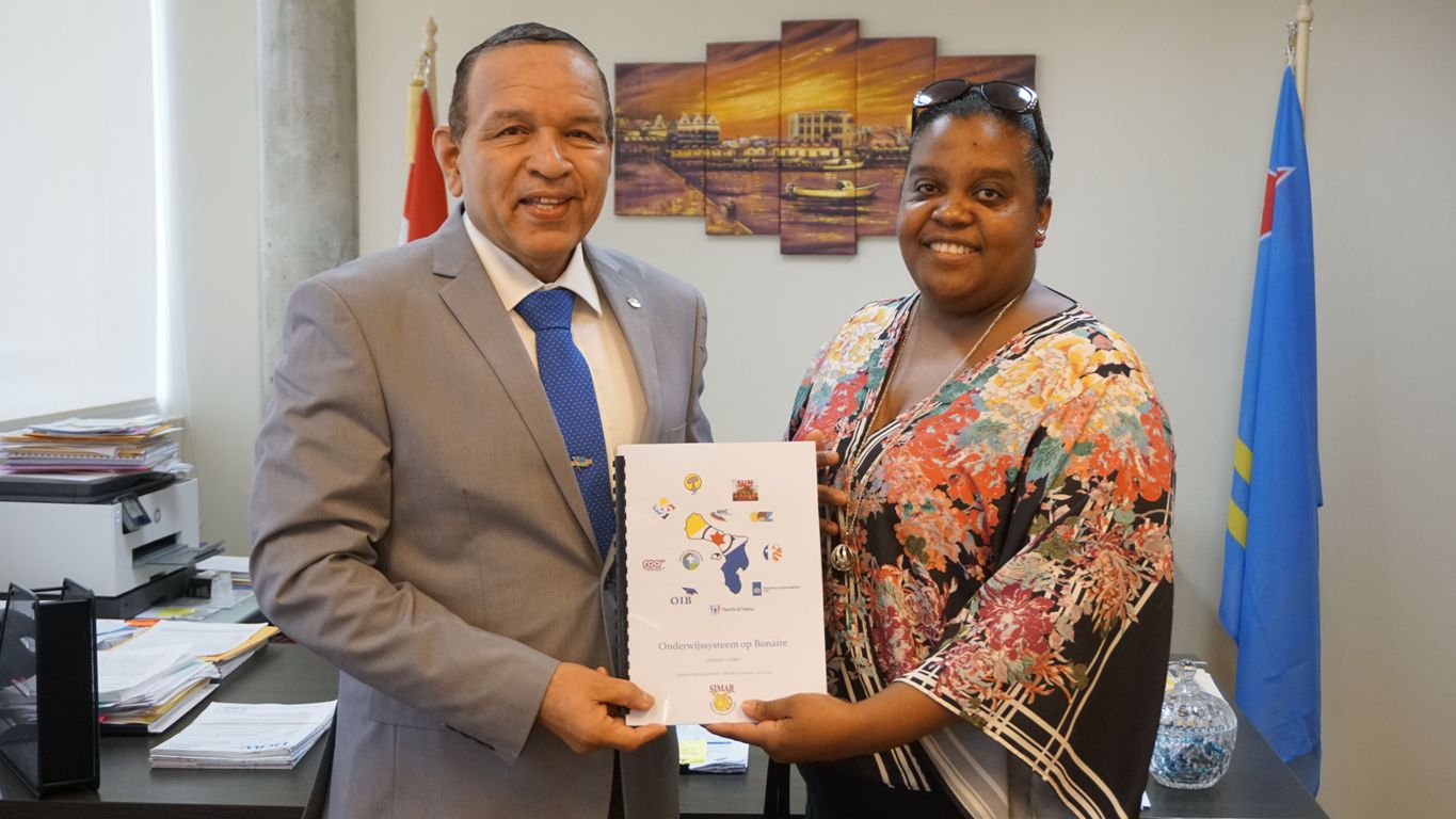 Minister Endy Croes a bisa Albertus cu su portanan semper ta keda habri ...