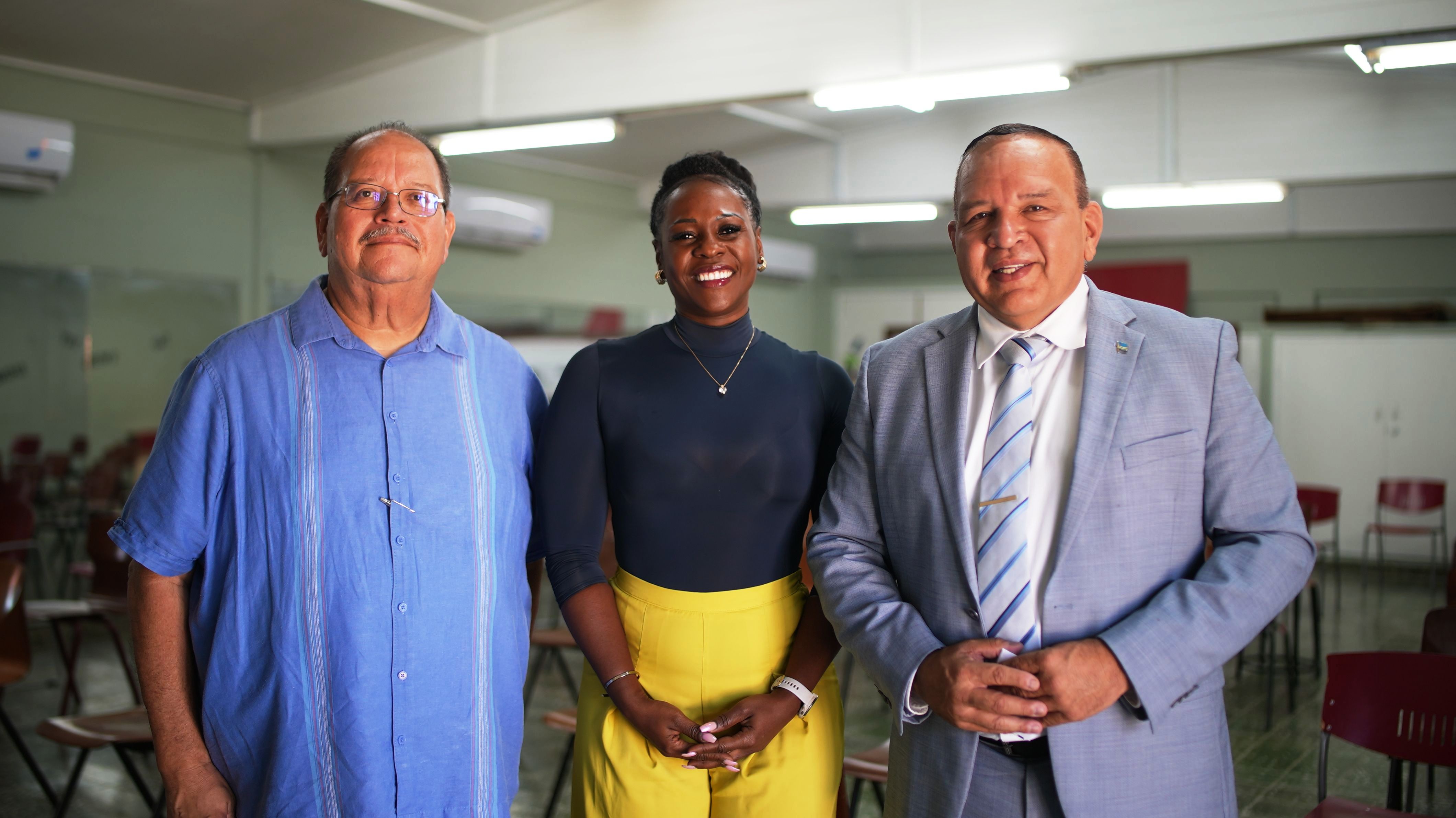 Minister Endy Croes ta invita e alumnonan di HAVO 4 y 5 di Colegio ...