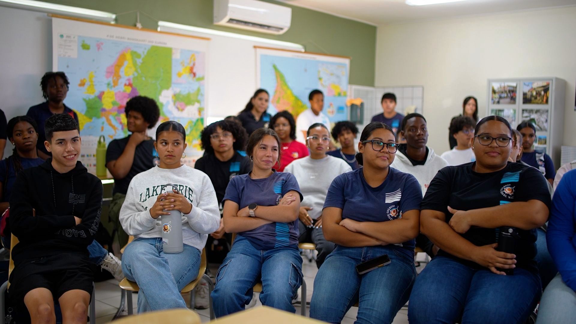 Minister Endy Croes ta invita e alumnonan di HAVO 4 y 5 di Colegio ...