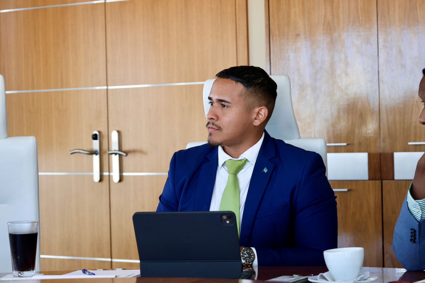 Minister Wendrick Cicilia y IMF a reuni riba perspectiva economico di Aruba