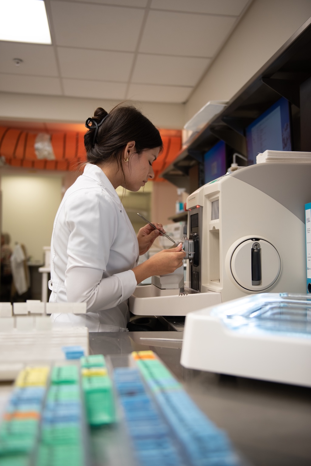 Minister di Salubridad Publico a entrega yabi di Laboratorio HOH na ...
