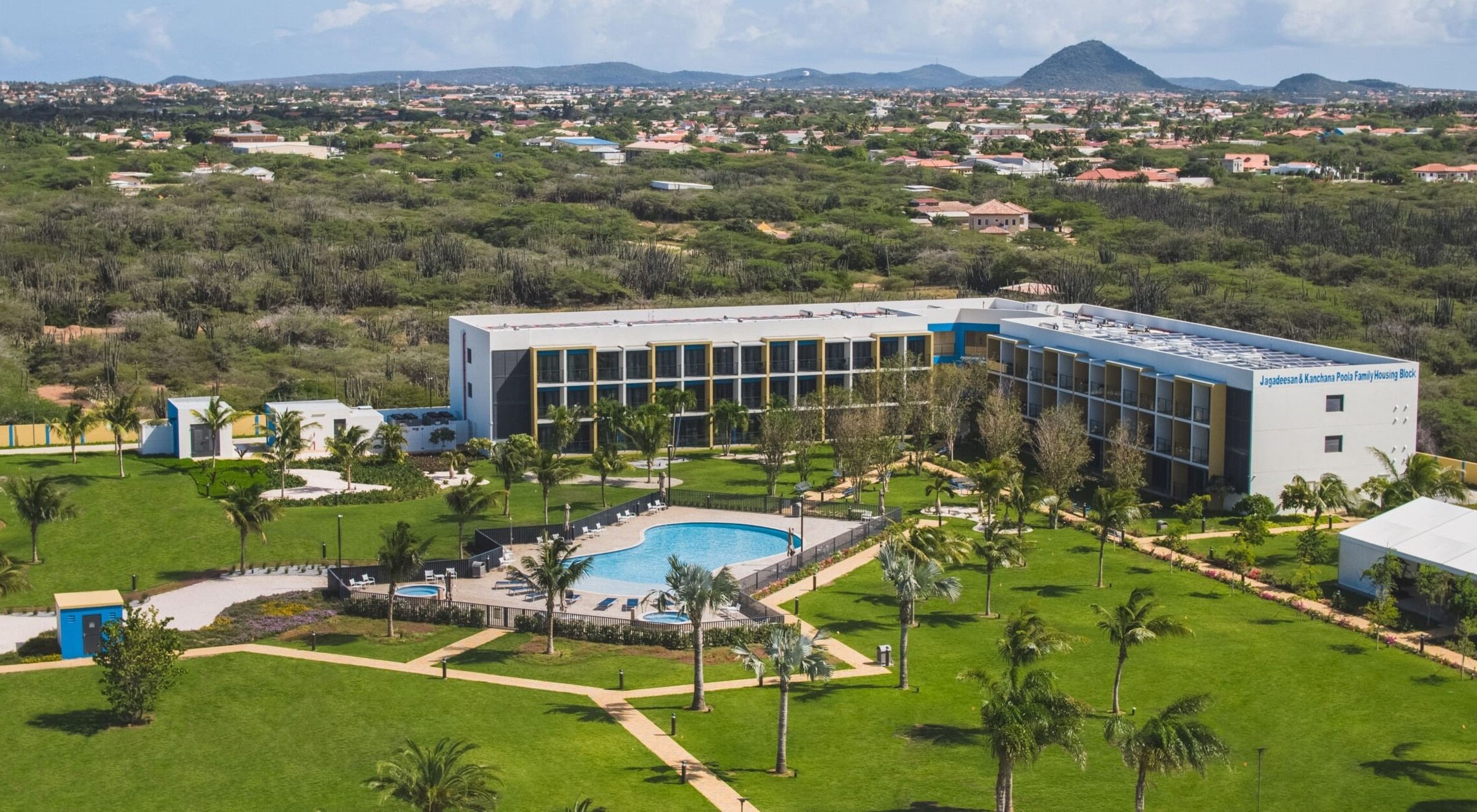 Ministro Endy Croes impresiona cu e inversion di Xavier University ...