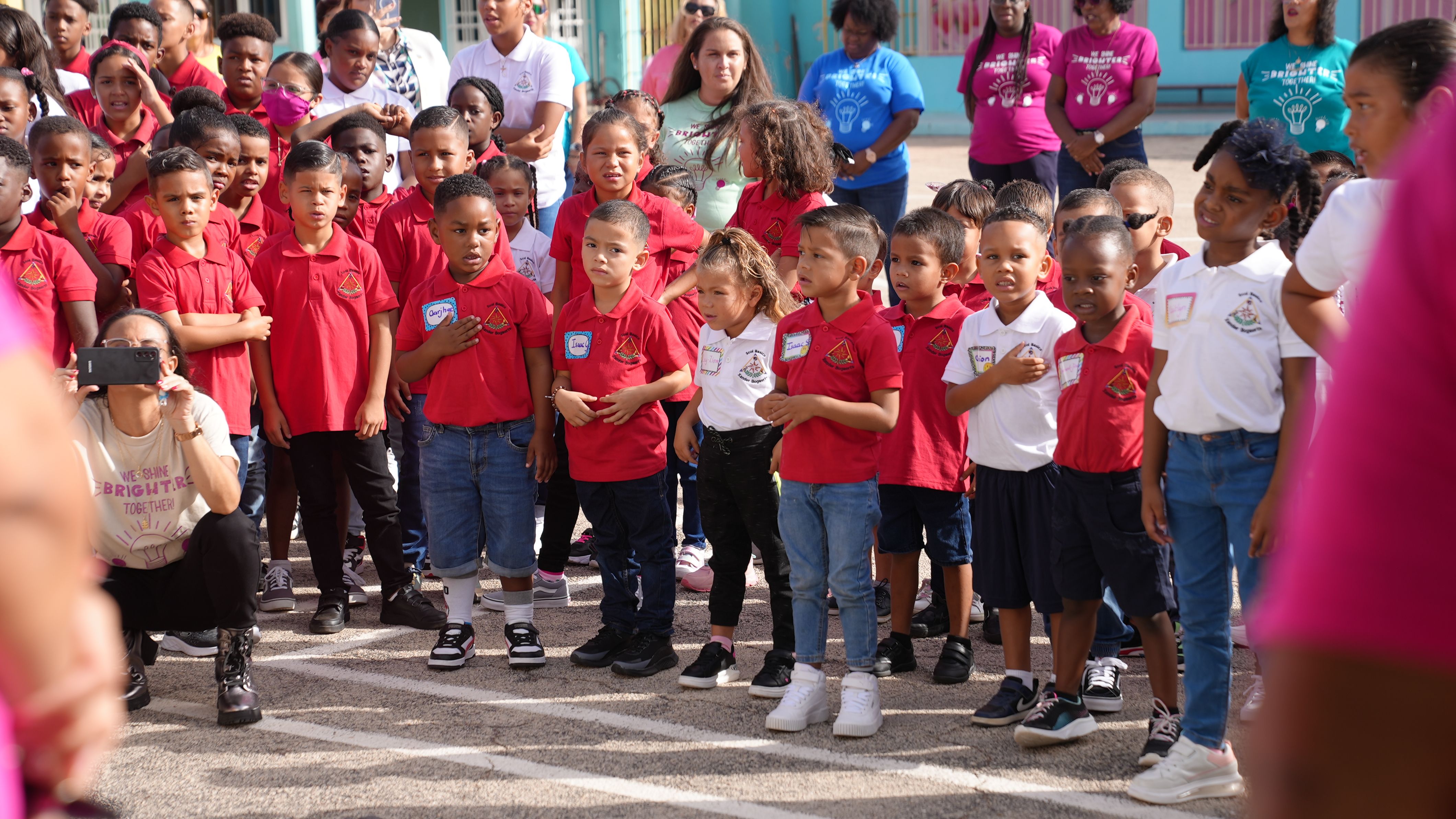 Ministro a bishita Scol Basico Xander Bogaerts riba prome dia di scol