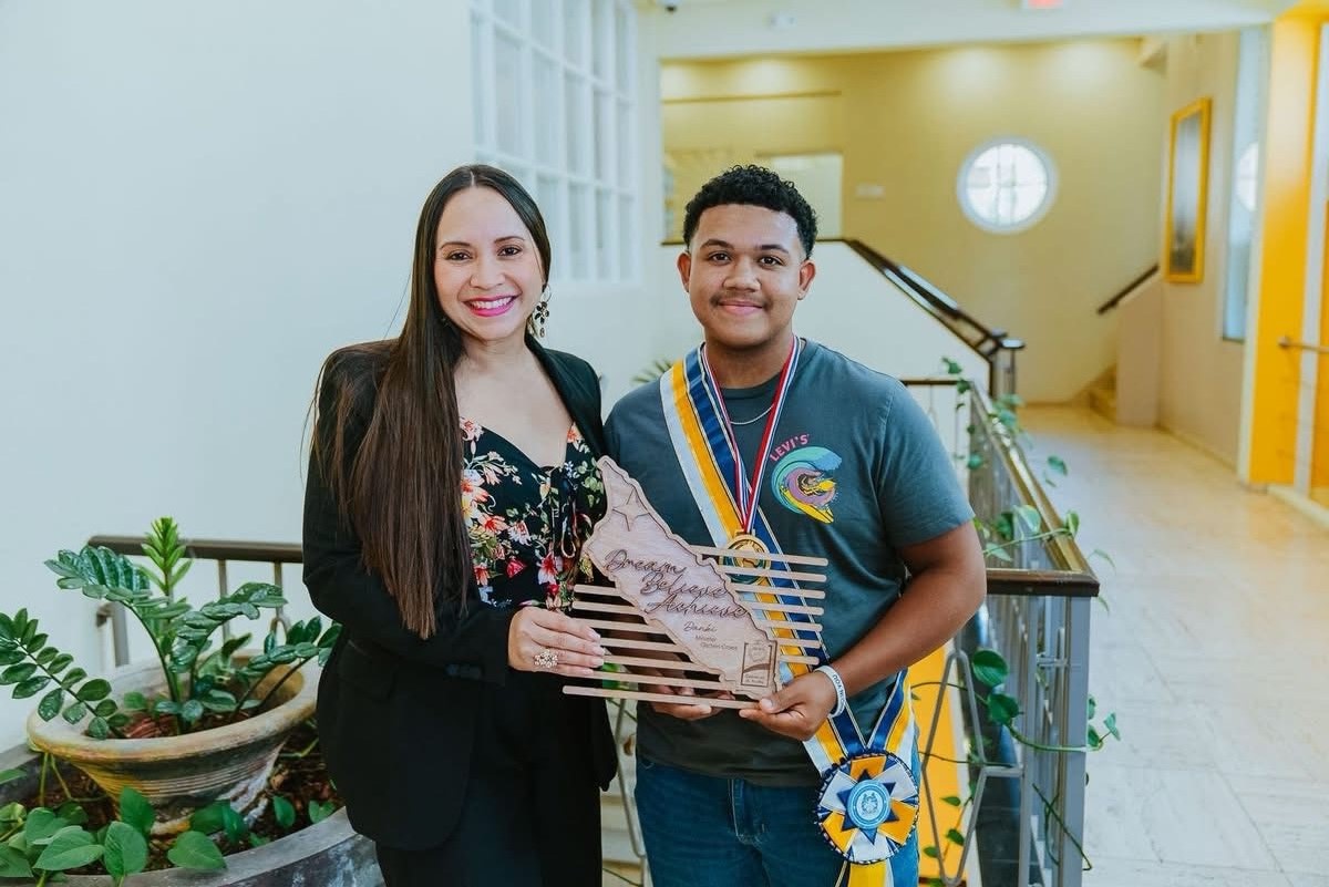 Ministro a ricibi cabayistanan di Aruba cu a gana medaya na Curaçao