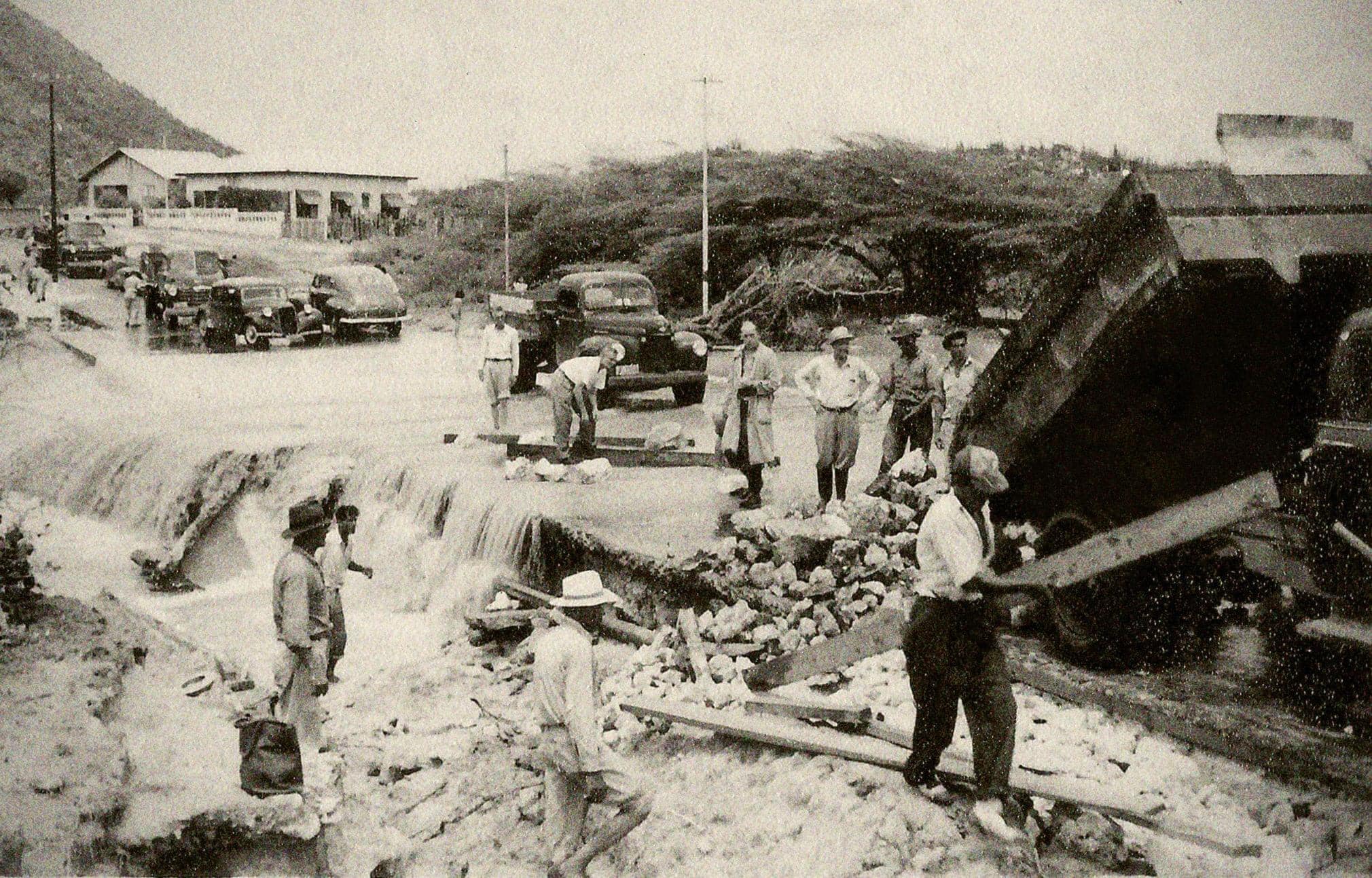 Na 1954 Horcan Hazel a azota Aruba