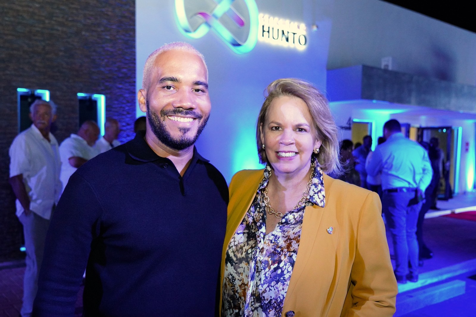 Pabien na tur esnan cu ta traha na Stichting HUNTO cu ta traha cu salud ...