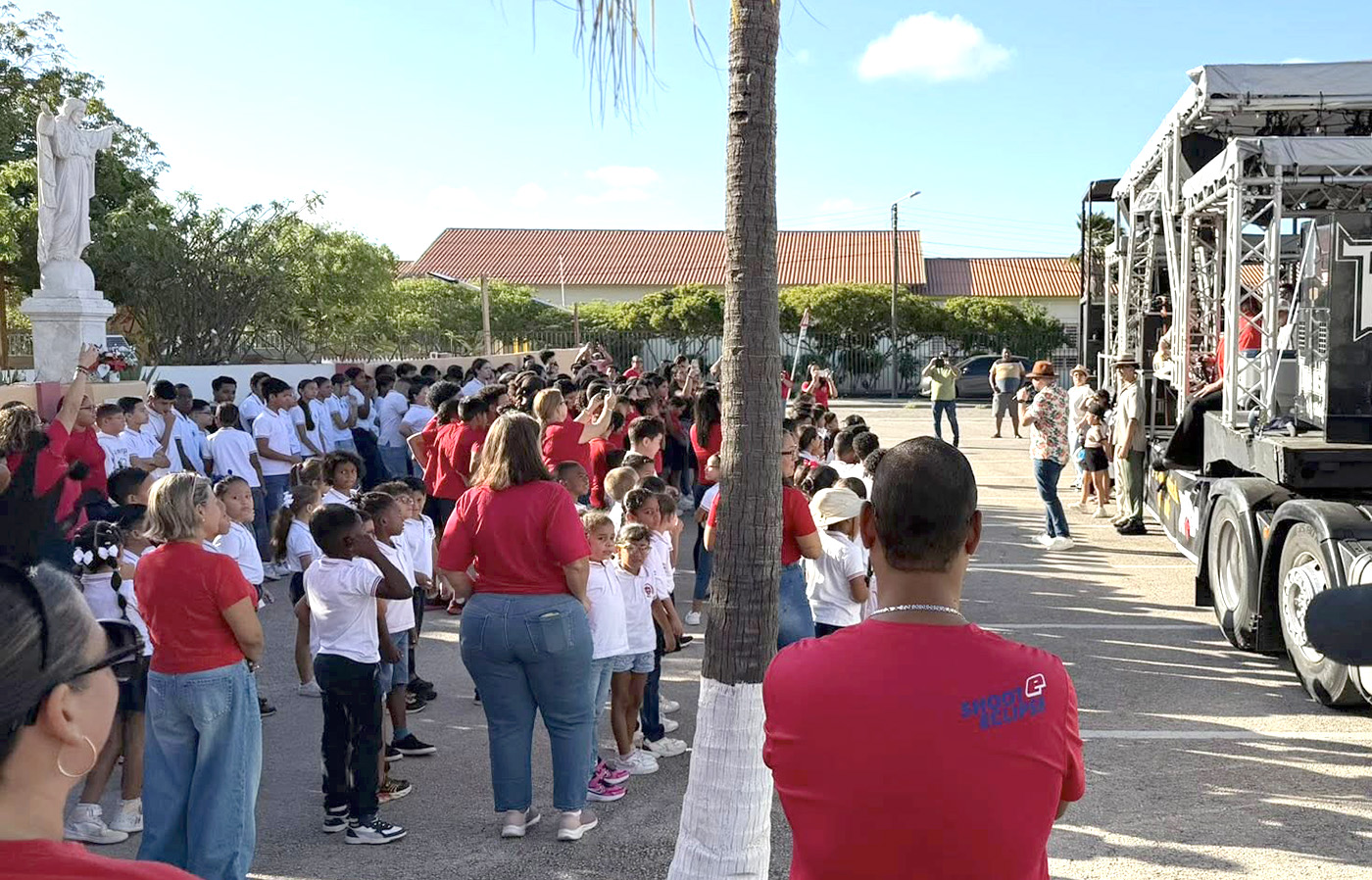 Paranda Nacional di Dande Escolar a bishita Colegio Sagrado Curazon na ...