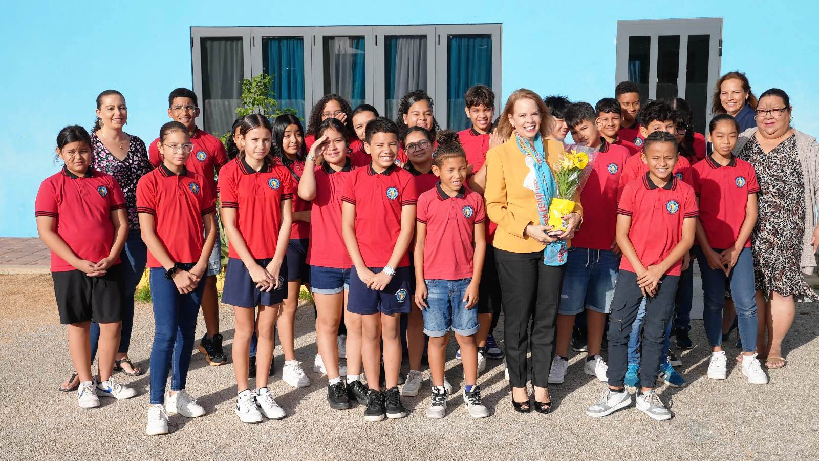 Prome Minister a bishita muchanan di 6de klas na Scol Cacique Macuarima