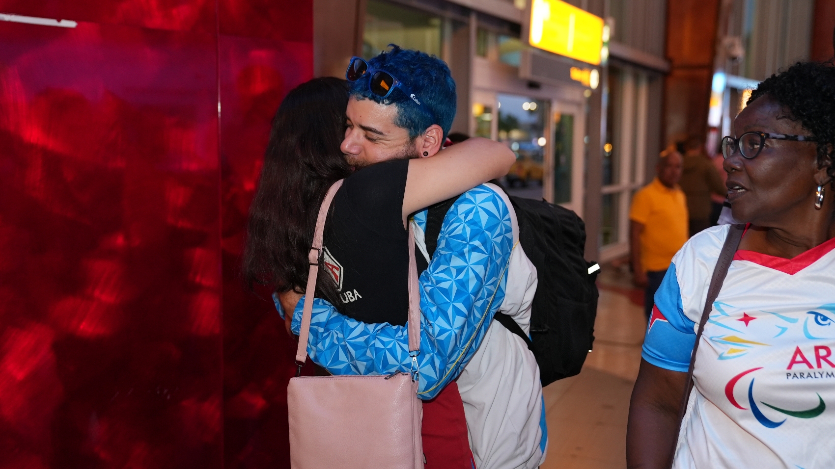 Recepcion yen animo pa ricibi Elliott Loonstra na Aeropuerto
