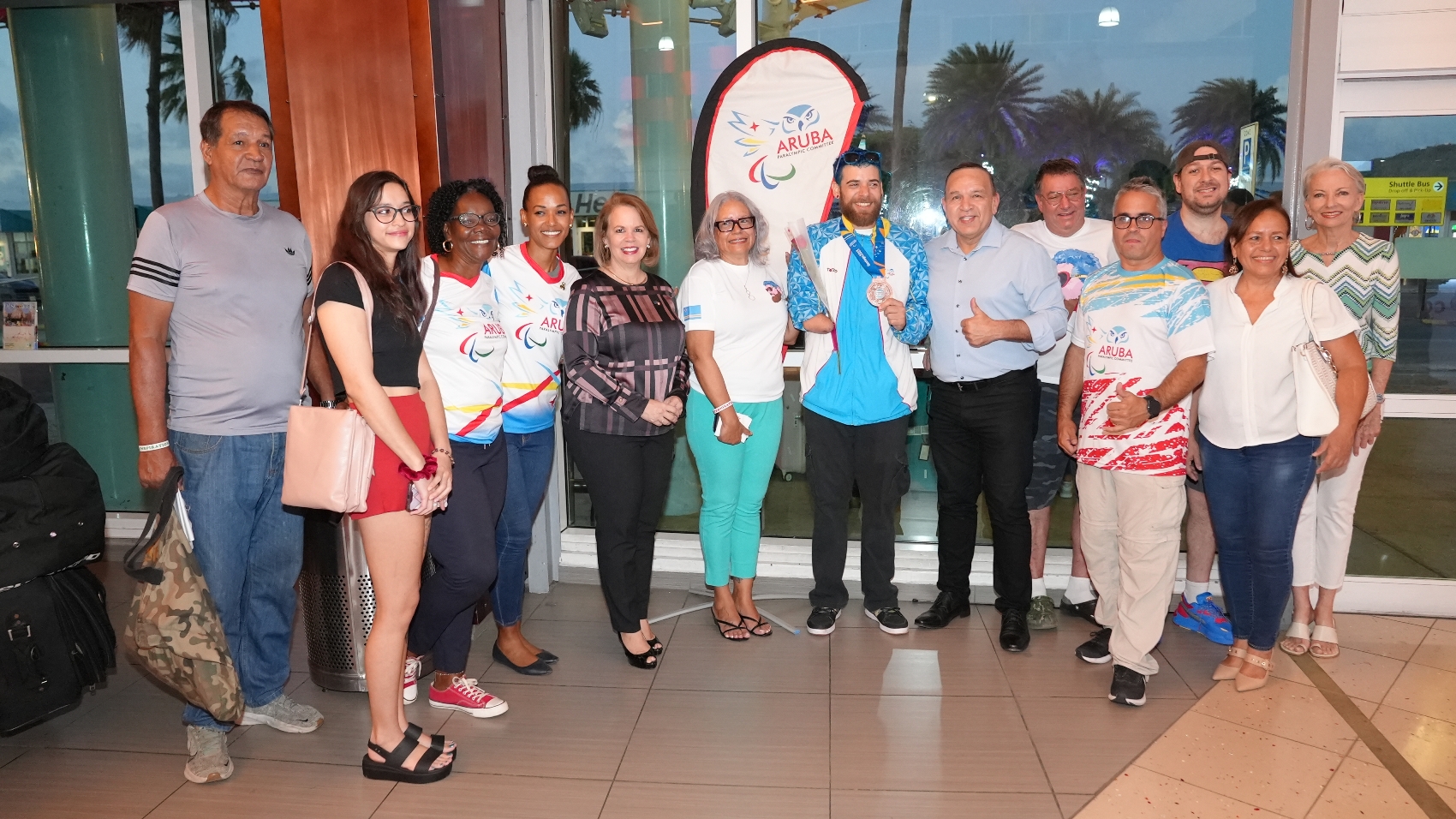 Recepcion yen animo pa ricibi Elliott Loonstra na Aeropuerto