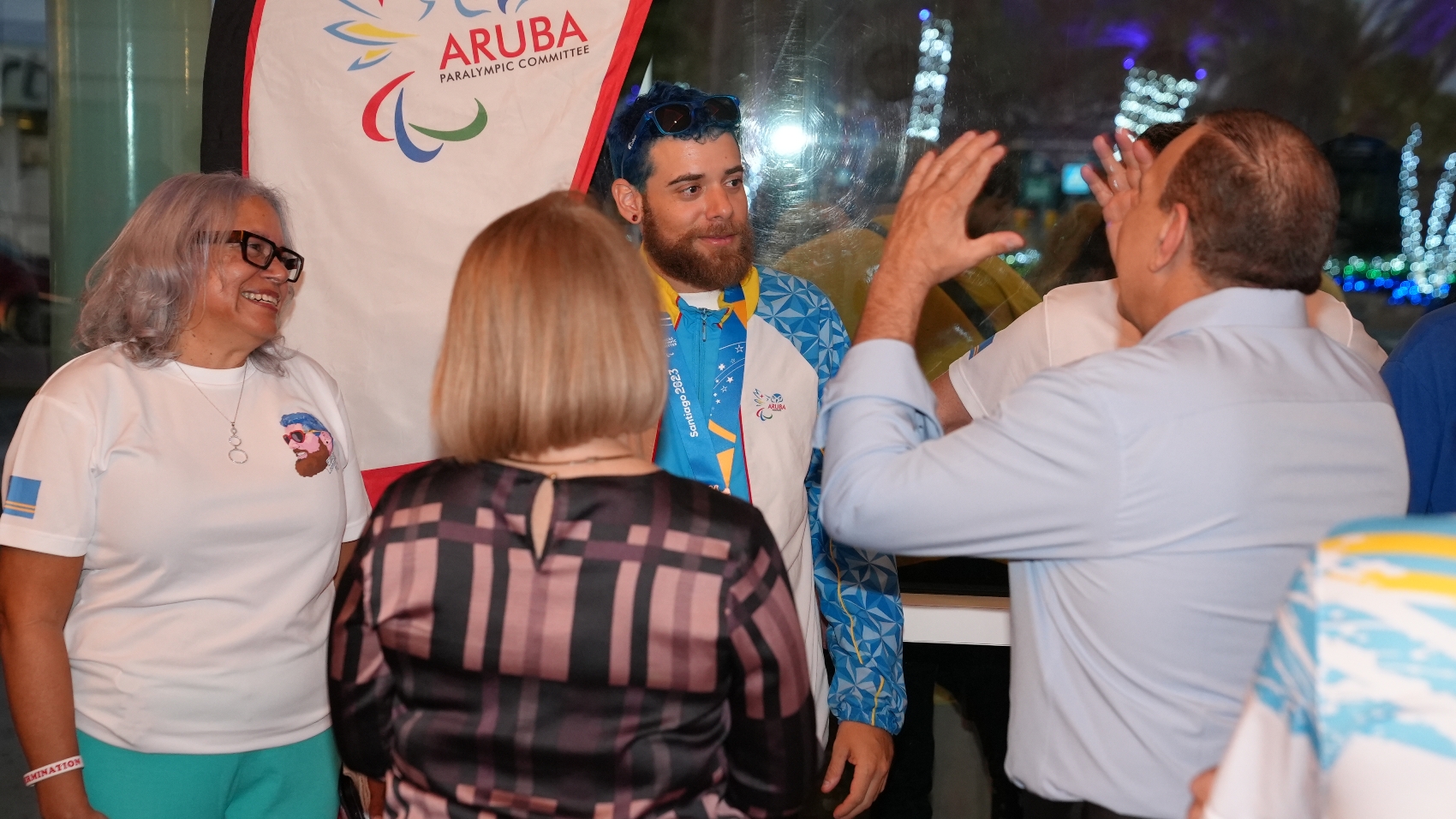 Recepcion yen animo pa ricibi Elliott Loonstra na Aeropuerto