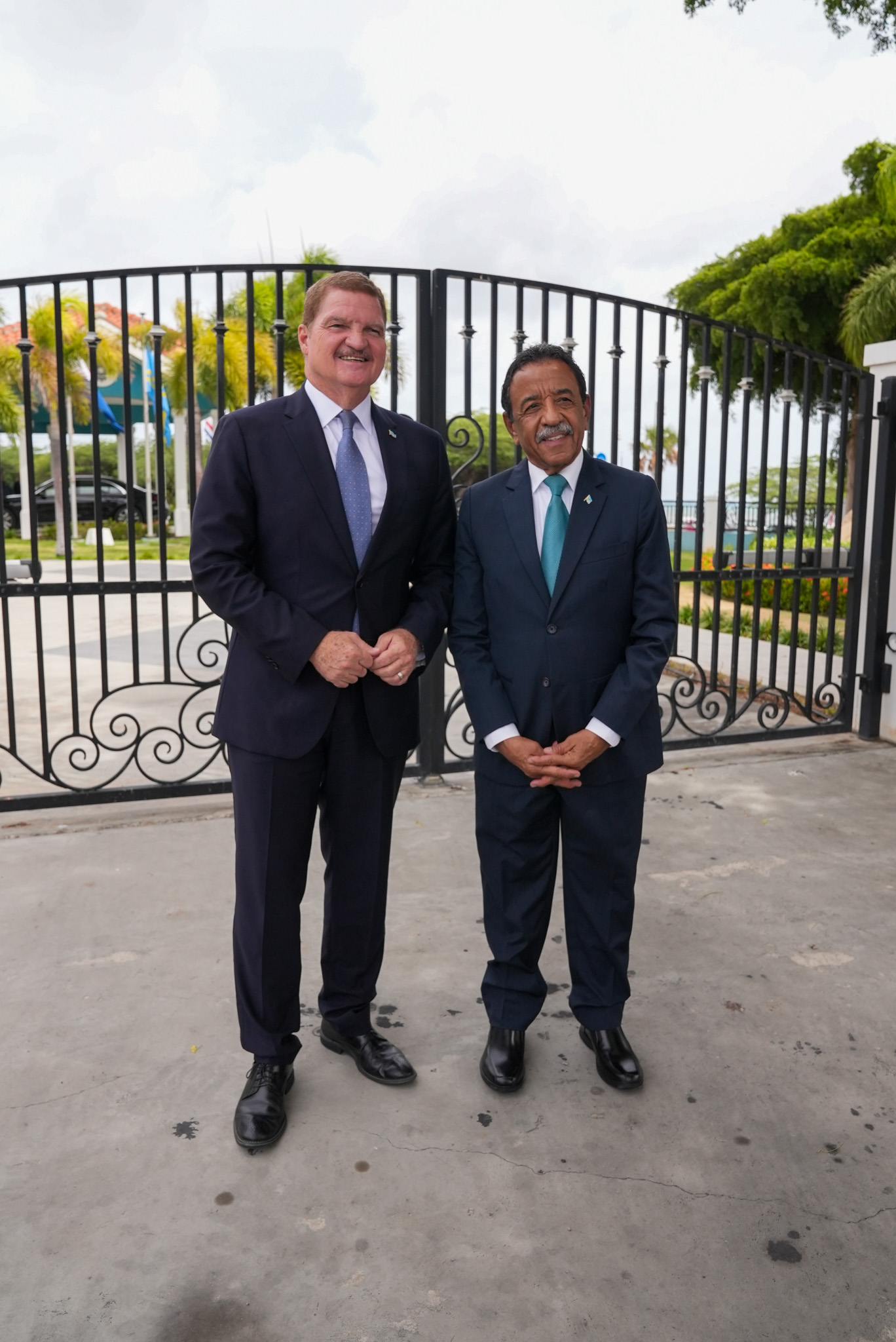 Rene ‘Baba’ Herde a huramenta como Ministro