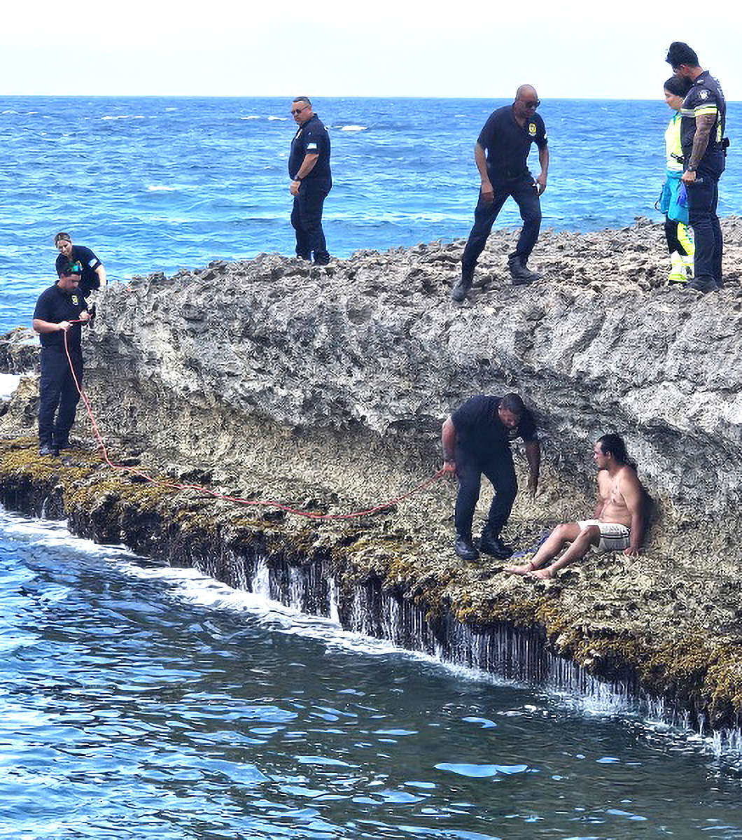 Rescate na costa panort di un turista cu a cay di baranca