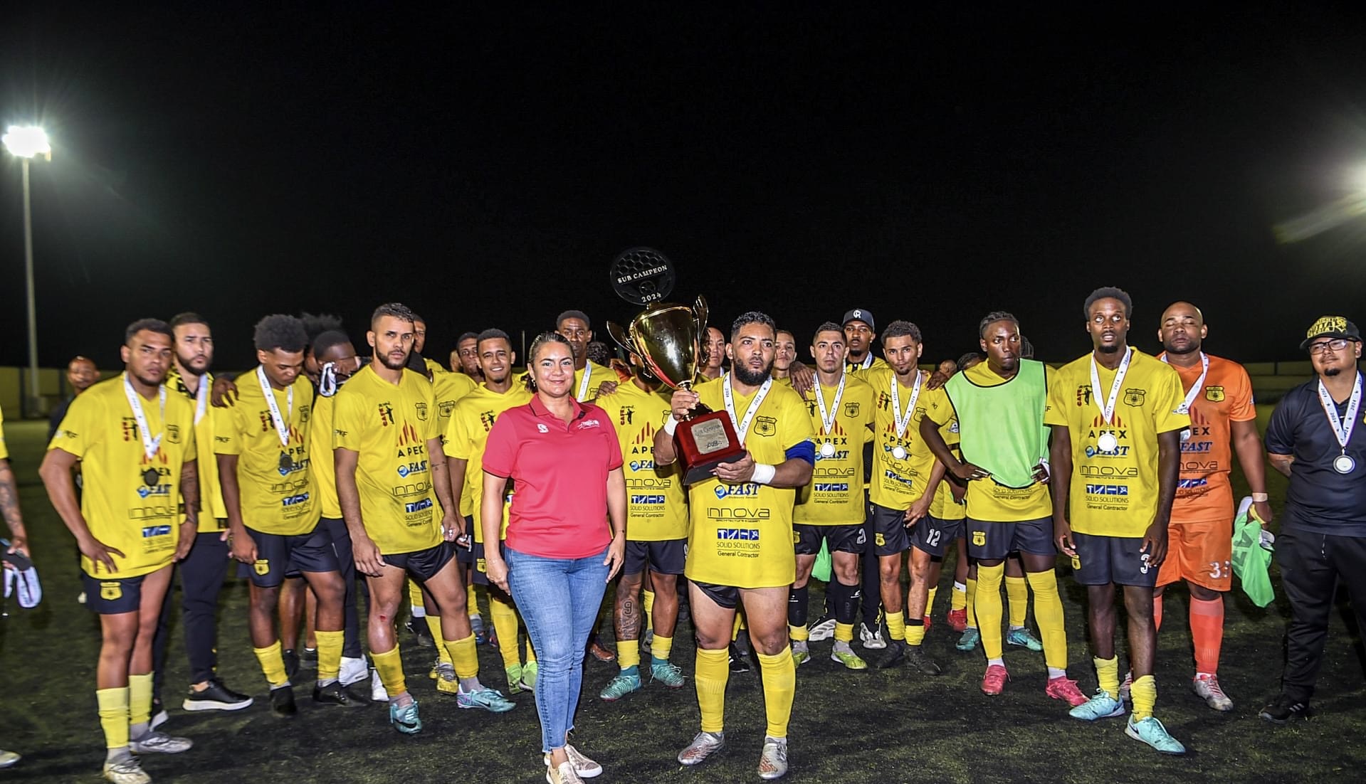 Minister Endy Croes ta felicita ekipo di S.V. Britannia cu e titulo ...