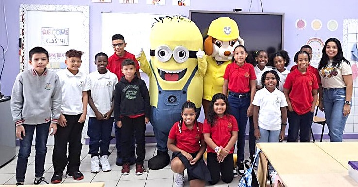 Scol Basico Xander Bogaerts a ricibi alumnonan cu Minions y Paw Patrol