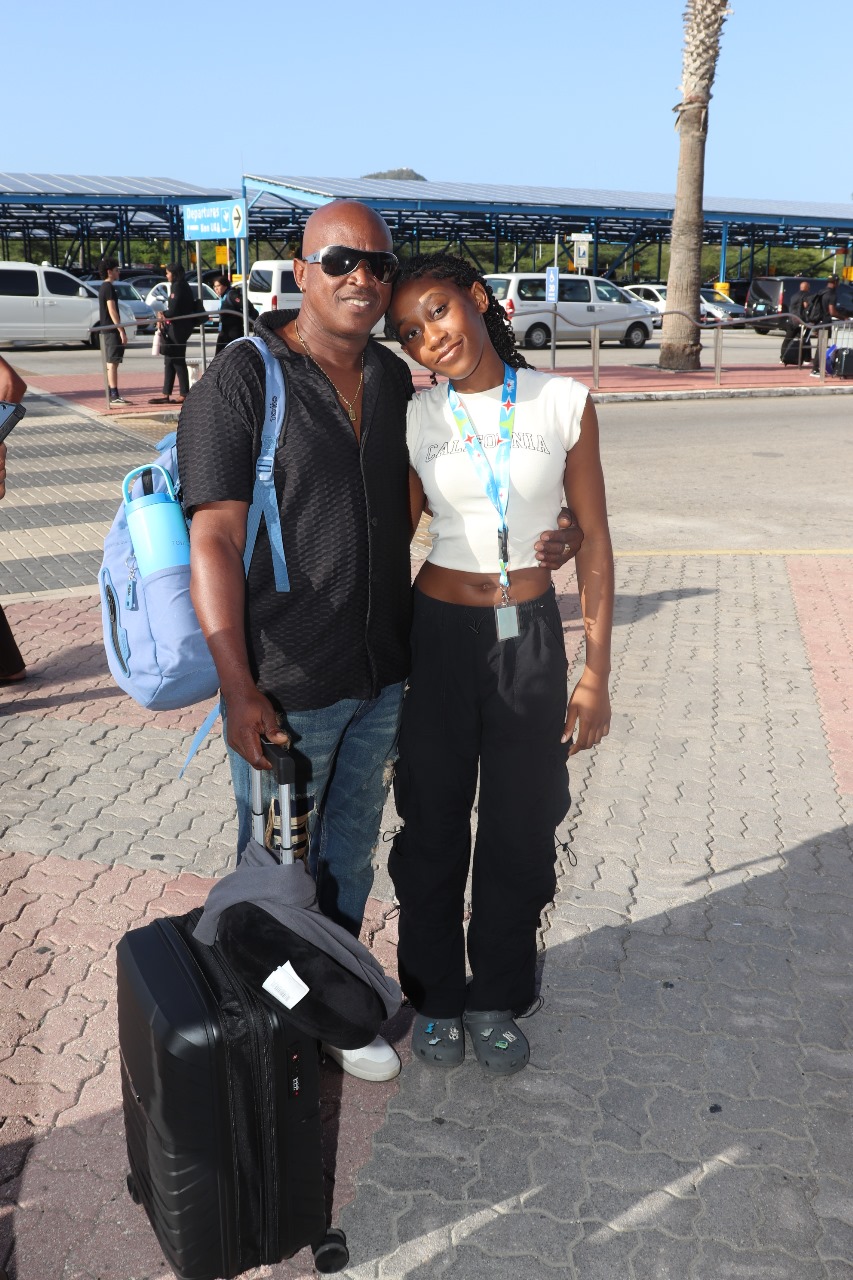 Sharin Croes Dubero a despedi di studiantenan cu a biaha pa Hulanda ...