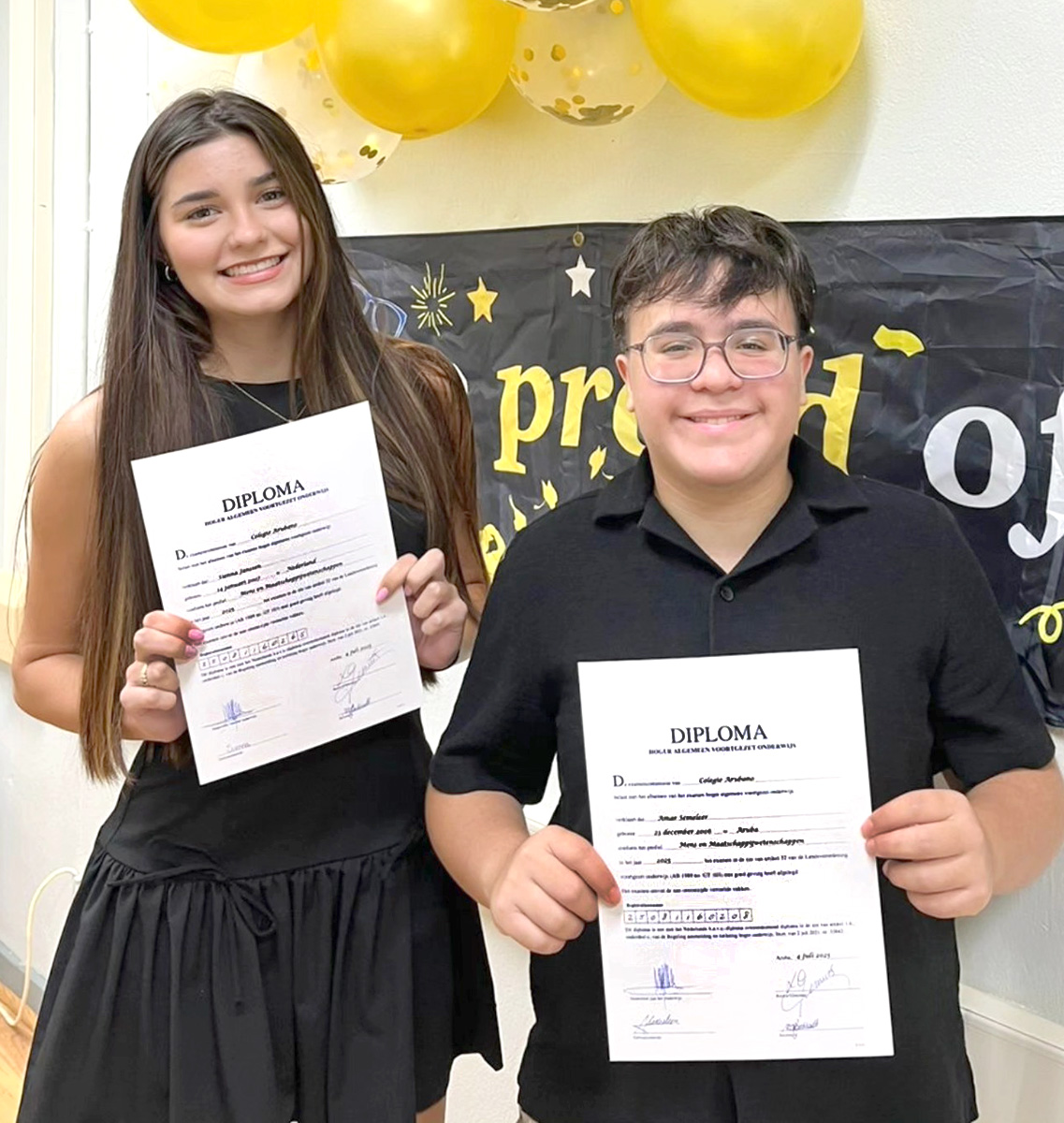 Sienna y tambe Amar a ricibi nan Diploma HAVO