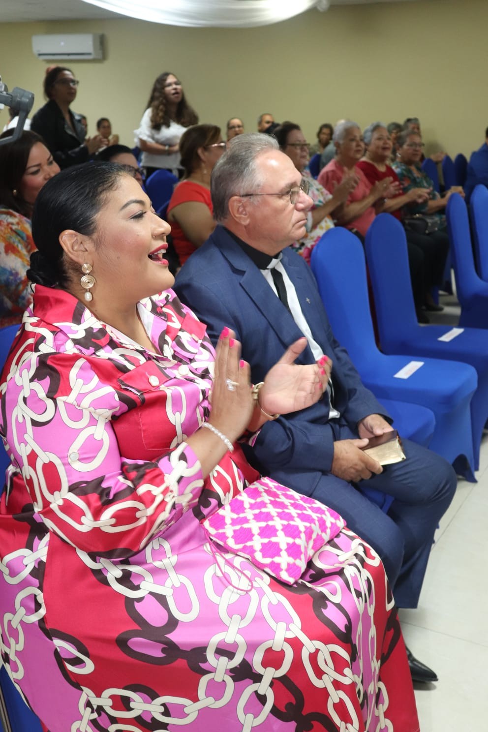 Sociedad di Bijbel den Caribe Hulandes a logra produci e prome Bijbel ...