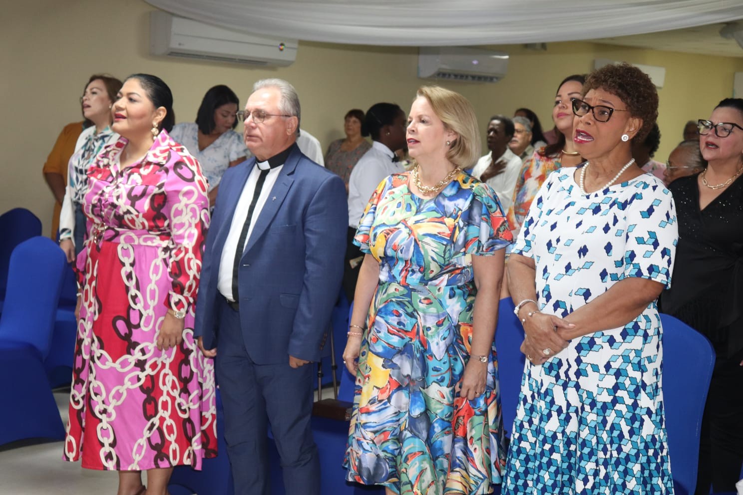 Sociedad di Bijbel den Caribe Hulandes a logra produci e prome Bijbel ...