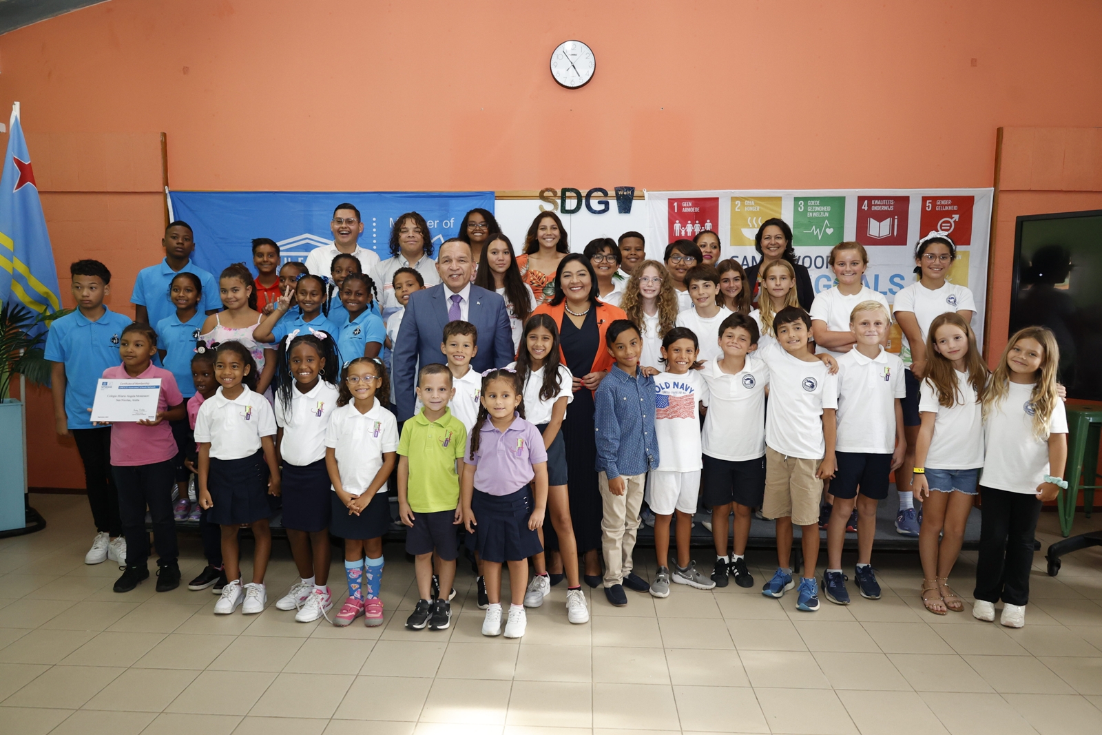 Studiantenan di Internacional School of Aruba a presenta diferente tema ...