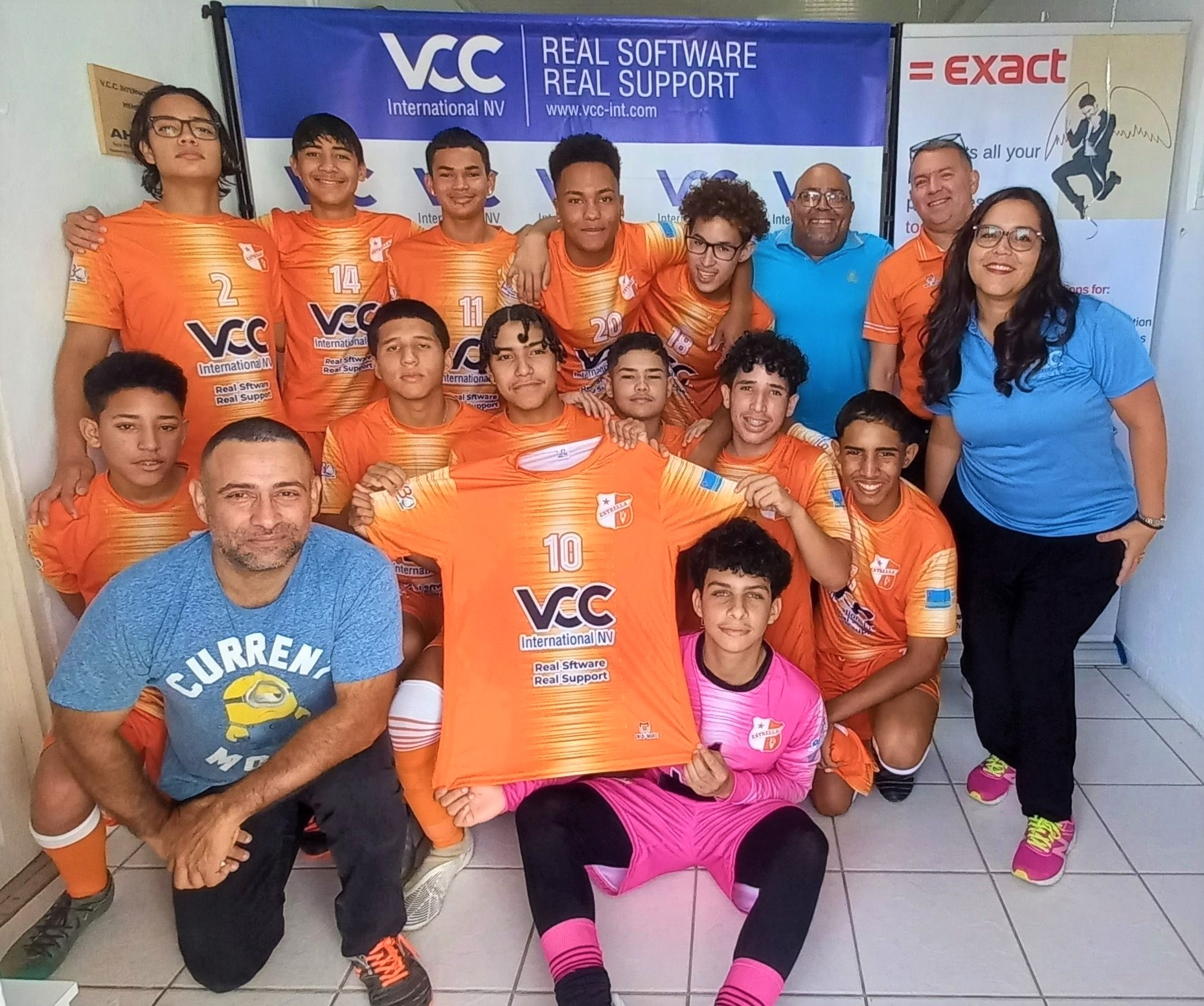 Team di SV Estrella a batisa uniform nobo na VCC International