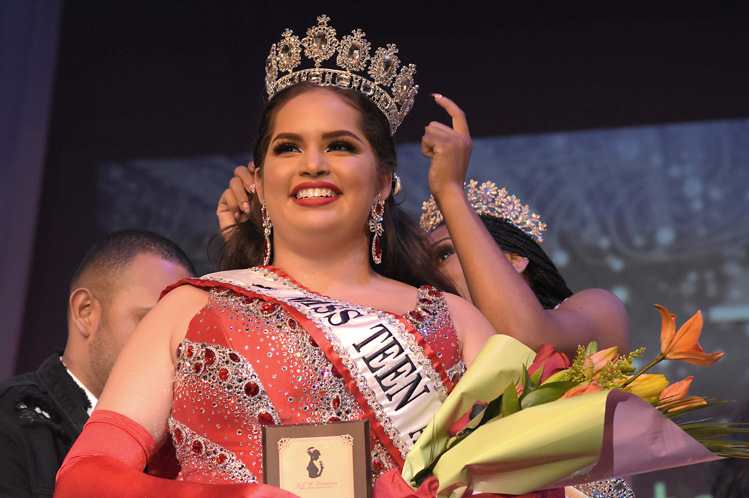 Titulo di Miss Teen Aruba Glorious 2022 a bay pa Tychessa Melo