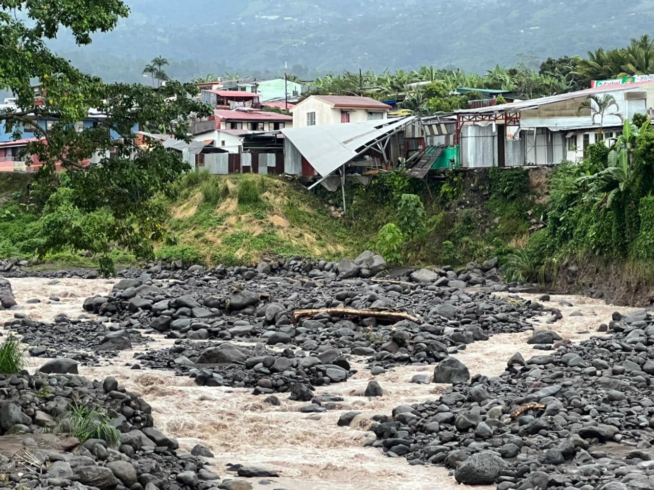 Tormenta 'Bonnie' a causa inundacionnan y dañonan na Costa Rica y Nicaragua