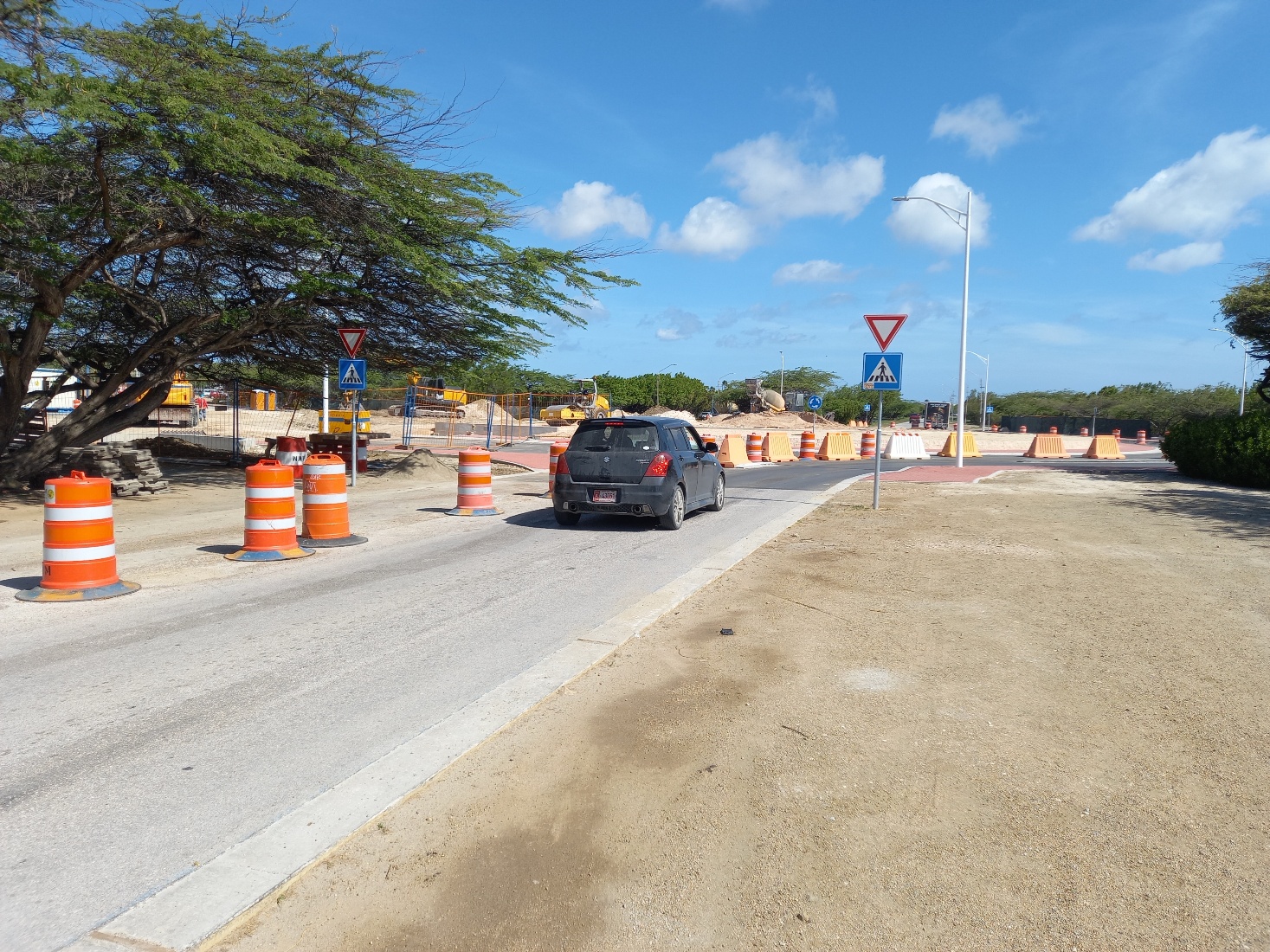 Trahadornan di Arubaanse Wegenbouw ta yen di animo trahando riba rotonde