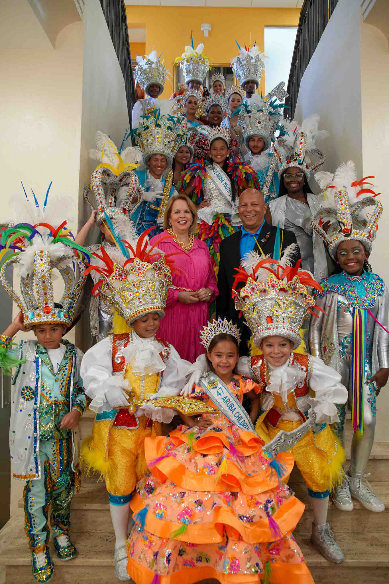 Traspaso di mando simbolico na Prins y Pancho 2024 pa Aruba su Carnaval 70