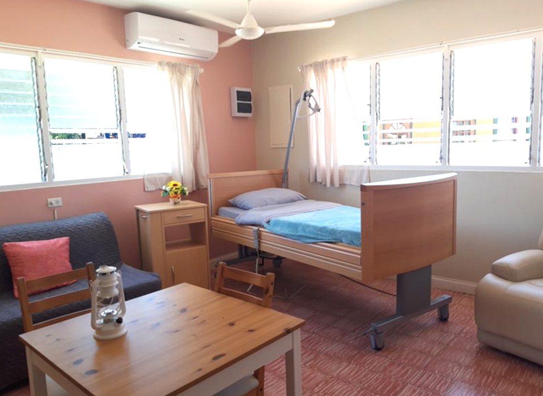 Un boluntario ta relata con e ta pasa su dia na e Hospice