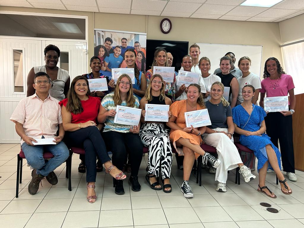 Grupo di 16 studiante a logra IPA Fall Minor 2023